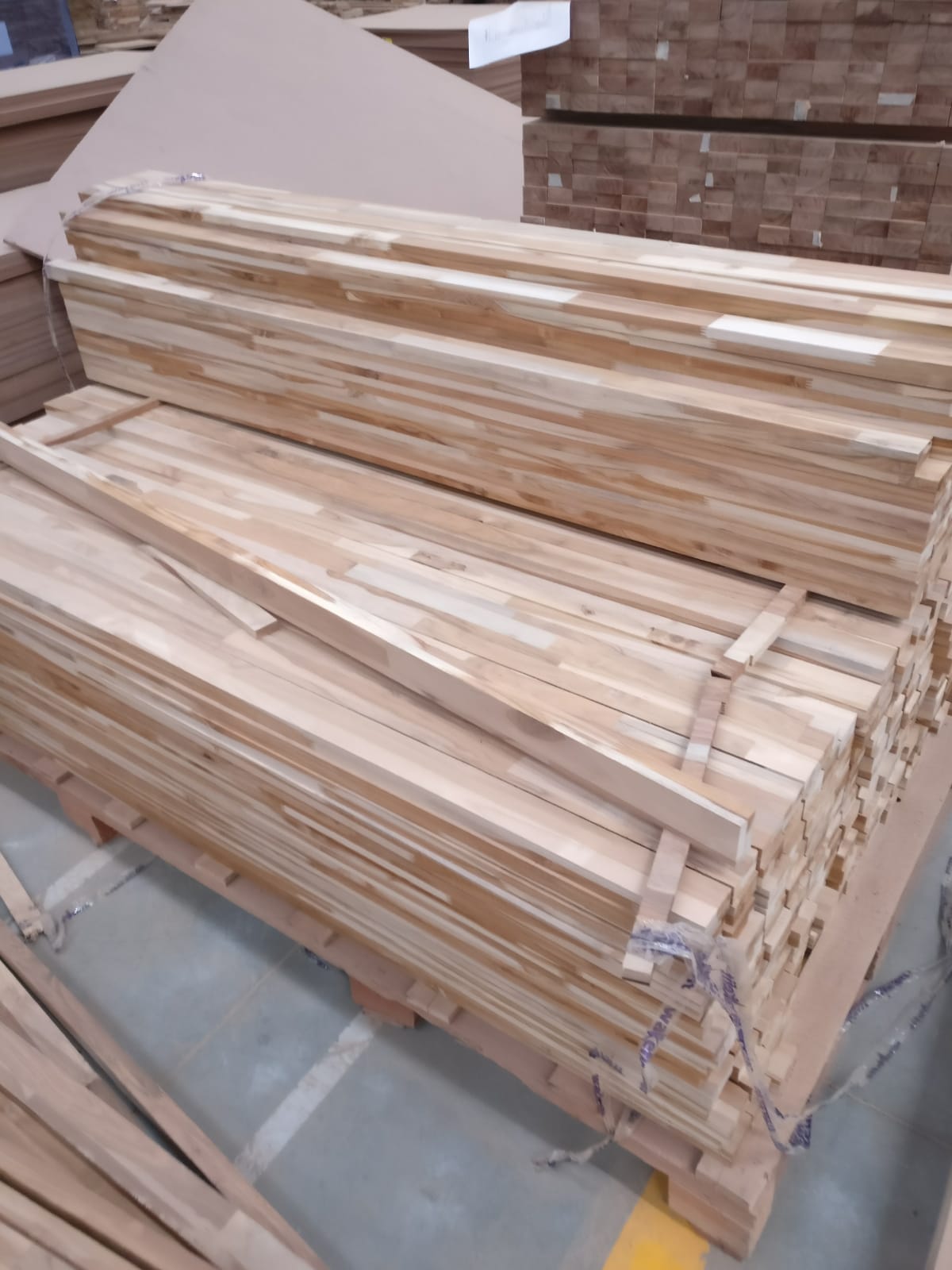 Acacia vs. Teak Wood (and Straight grain vs. Interlocked grain ...